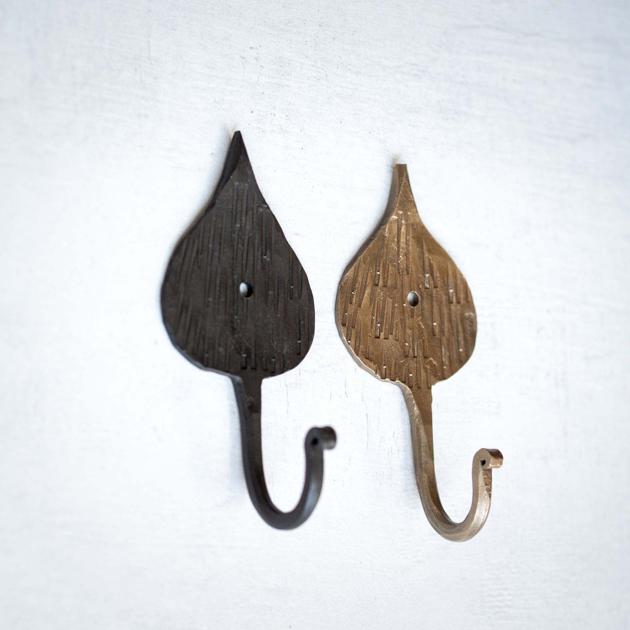 Round Leaf Hook | Antique Gold Finish